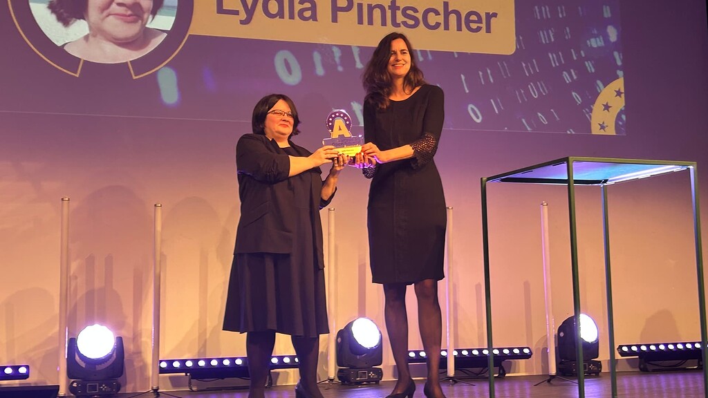 Lydia Pintscher receives the European Open Source Award for Advocacy ...